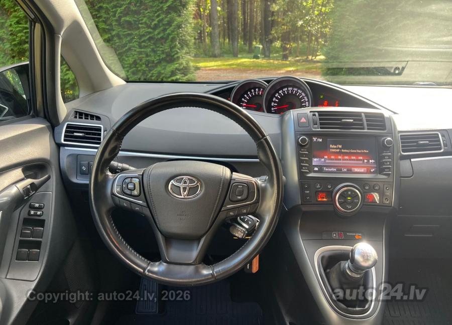 Pelēks Toyota Verso 2017 Pērnava, ar dzinēja tilpumu 1.80 L un nobraukumu 153 tūkst. km par 11850 €, foto 9 vietnē AUTOMOTO.COM.LV