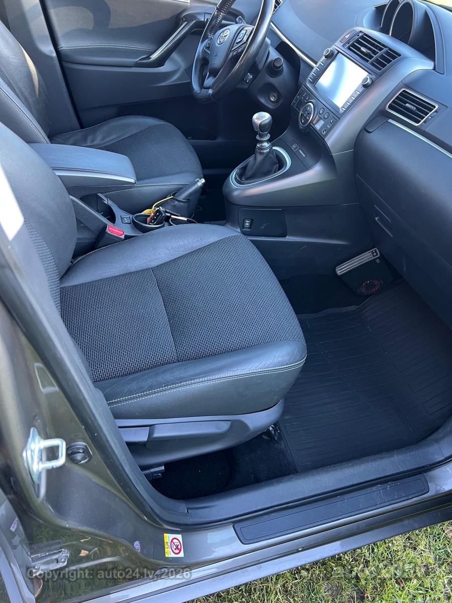 Pelēks Toyota Verso 2017 Pērnava, ar dzinēja tilpumu 1.80 L un nobraukumu 153 tūkst. km par 11850 €, foto 11 vietnē AUTOMOTO.COM.LV