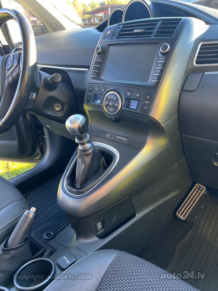 Pelēks Toyota Verso 2017 Pērnava, ar dzinēja tilpumu 1.80 L un nobraukumu 153 tūkst. km par 11850 €, foto 23 vietnē AUTOMOTO.COM.LV