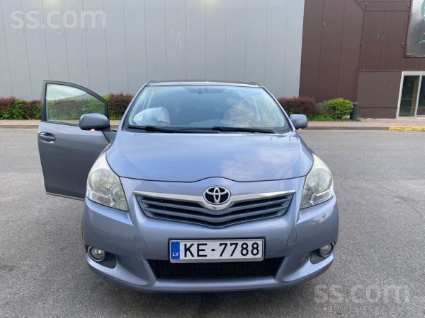 Toyota Verso 2010 in Jurmala, with an engine capacity of 2.20 L and mileage of 256 thousand km for 3950 €, photo 3 on AUTOMOTO.COM.LV