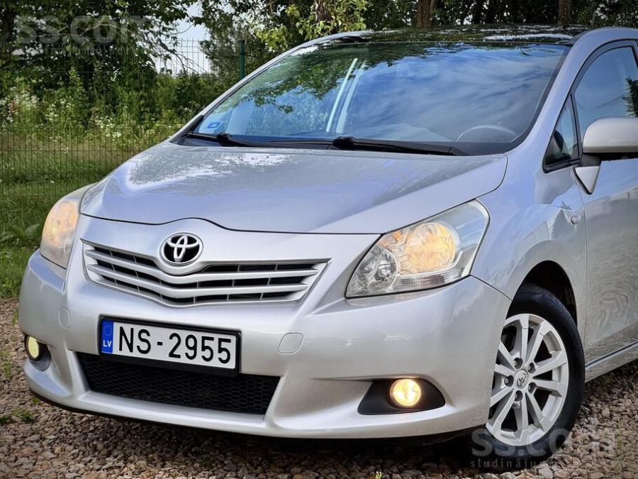 Toyota Verso 2011 Rīga, ar dzinēja tilpumu 2.00 L un nobraukumu 269 tūkst. km par 4650 €, foto 2 vietnē AUTOMOTO.COM.LV