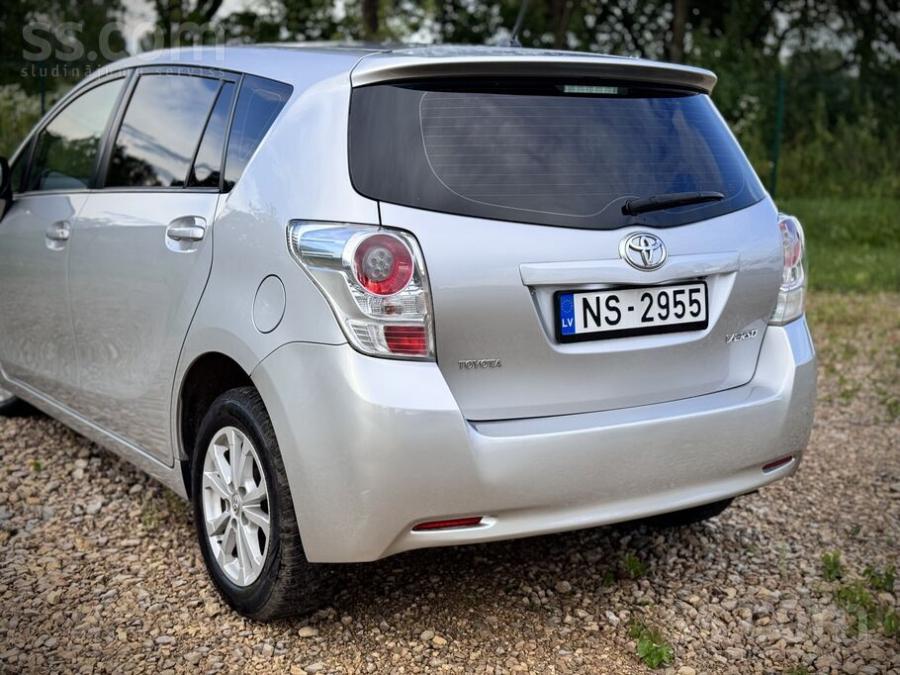 Toyota Verso 2011 Rīga, ar dzinēja tilpumu 2.00 L un nobraukumu 269 tūkst. km par 4650 €, foto 4 vietnē AUTOMOTO.COM.LV