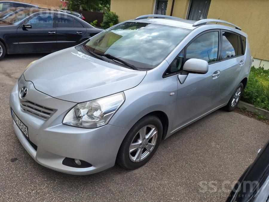 Toyota Verso 2009 in Daugavpils, with an engine capacity of 2.00 L and mileage of 250 thousand km for 4500 €, photo 4 on AUTOMOTO.COM.LV