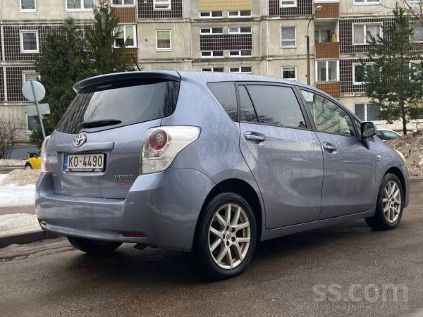 Toyota Verso 2009 in Riga, with an engine capacity of 2.20 L and mileage of 236 thousand km for 2900 €, photo 2 on AUTOMOTO.COM.LV