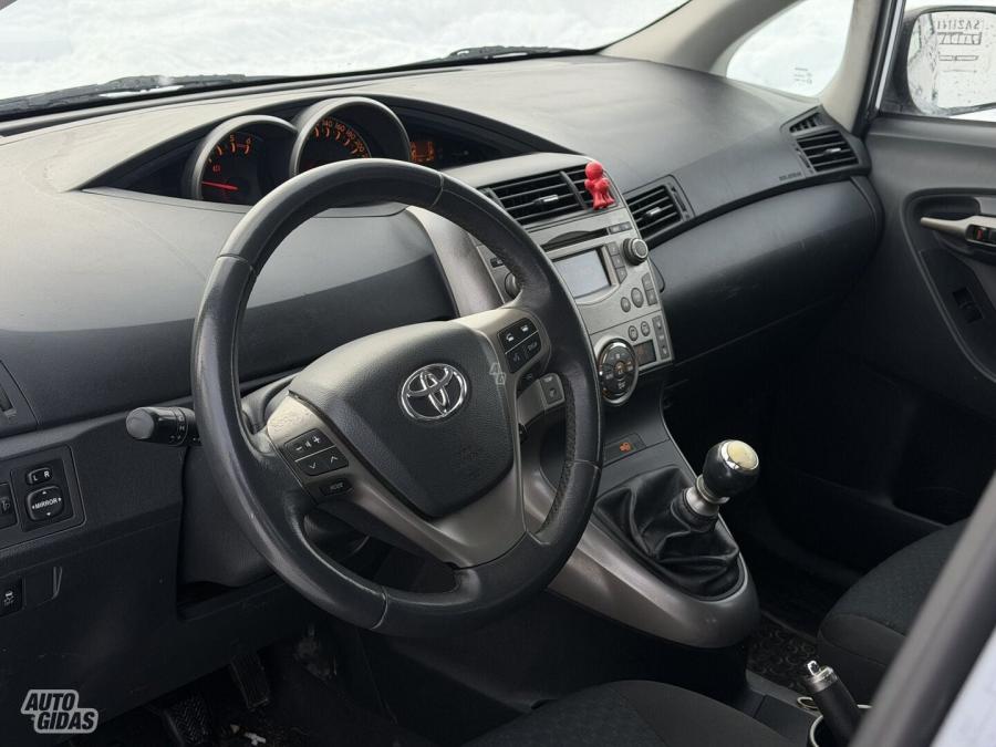 Toyota Verso 2009 in Vilnius, with an engine capacity of 2.00 L and mileage of 232 thousand km for 3700 €, photo 10 on AUTOMOTO.COM.LV