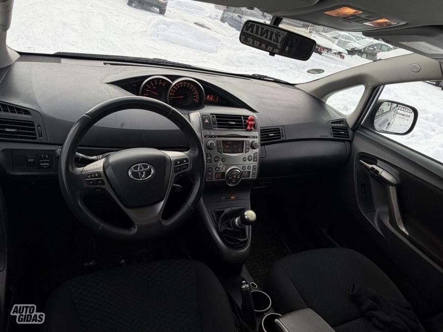 Toyota Verso 2009 in Vilnius, with an engine capacity of 2.00 L and mileage of 232 thousand km for 3700 €, photo 12 on AUTOMOTO.COM.LV