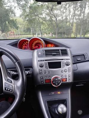 Toyota Verso 2009 in Vilnius, with an engine capacity of 2.00 L and mileage of 137 thousand km for 3500 €, photo 3 on AUTOMOTO.COM.LV
