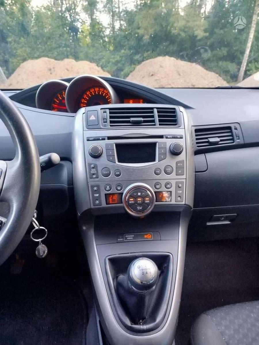 Toyota Verso 2009 in Vilnius, with an engine capacity of 2.00 L and mileage of 137 thousand km for 3500 €, photo 8 on AUTOMOTO.COM.LV