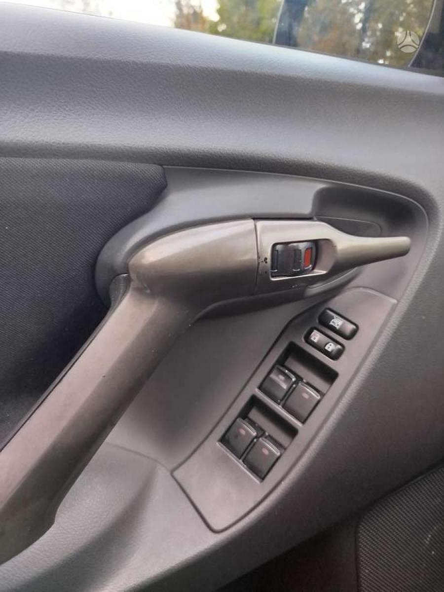 Toyota Verso 2009 in Vilnius, with an engine capacity of 2.00 L and mileage of 137 thousand km for 3500 €, photo 9 on AUTOMOTO.COM.LV