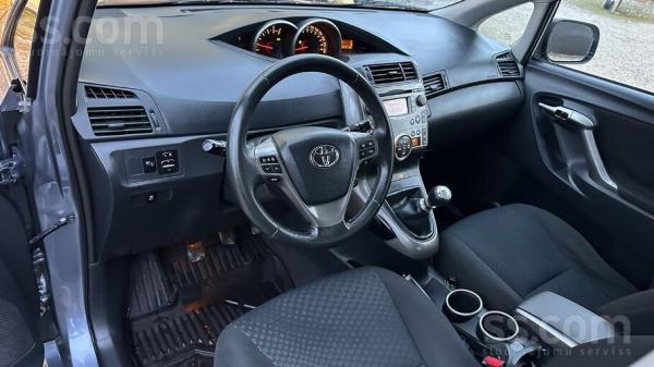 Toyota Verso 2010 in Rezekne, with an engine capacity of 2.00 L and mileage of 308 thousand km for 3450 €, photo 8 on AUTOMOTO.COM.LV