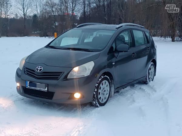 Toyota Verso 2010 in Siauliai, with an engine capacity of 2.00 L and mileage of 300 thousand km for 3450 €, photo 3 on AUTOMOTO.COM.LV