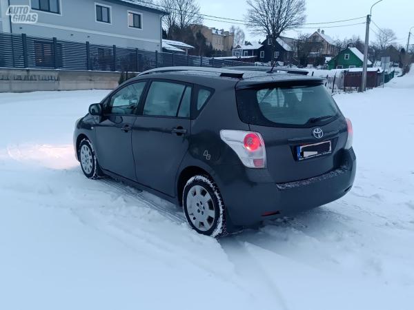 Toyota Verso 2010 in Siauliai, with an engine capacity of 2.00 L and mileage of 300 thousand km for 3450 €, photo 5 on AUTOMOTO.COM.LV