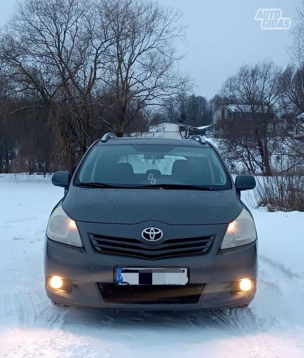 Toyota Verso 2010 in Siauliai, with an engine capacity of 2.00 L and mileage of 300 thousand km for 3450 €, photo 8 on AUTOMOTO.COM.LV
