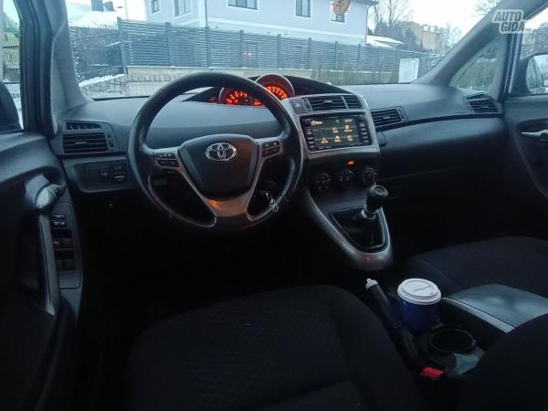 Toyota Verso 2010 in Siauliai, with an engine capacity of 2.00 L and mileage of 300 thousand km for 3450 €, photo 9 on AUTOMOTO.COM.LV