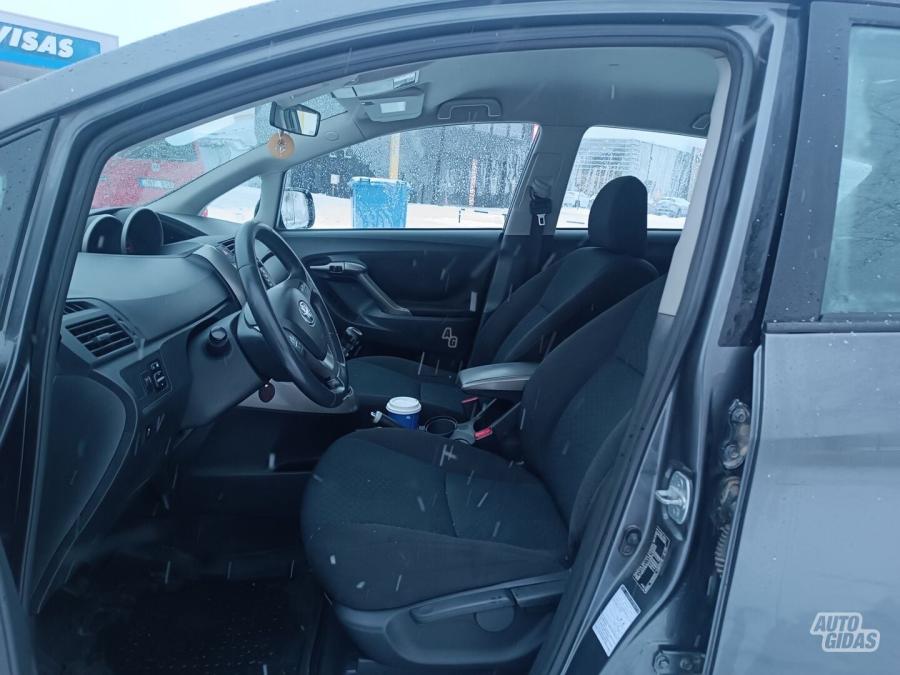 Toyota Verso 2010 Šauļi, ar dzinēja tilpumu 2.00 L un nobraukumu 300 tūkst. km par 3450 €, foto 12 vietnē AUTOMOTO.COM.LV