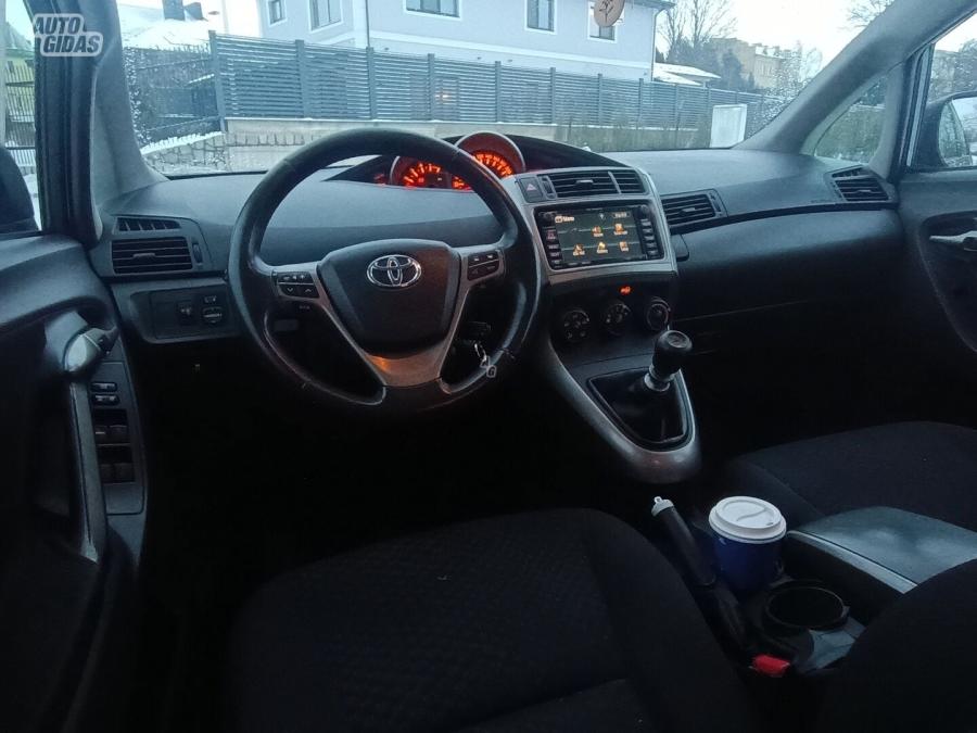 Toyota Verso 2010 Šauļi, ar dzinēja tilpumu 2.00 L un nobraukumu 300 tūkst. km par 3400 €, foto 9 vietnē AUTOMOTO.COM.LV