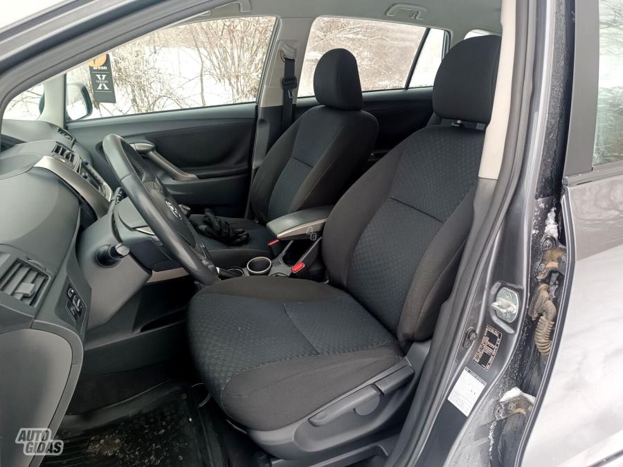 Toyota Verso 2010 Šauļi, ar dzinēja tilpumu 2.00 L un nobraukumu 1 tūkst. km par 3400 €, foto 12 vietnē AUTOMOTO.COM.LV