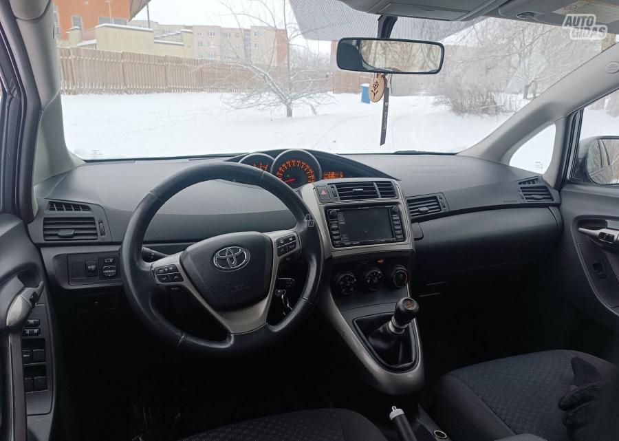 Toyota Verso 2010 in Siauliai, with an engine capacity of 2.00 L and mileage of 1 thousand km for 3400 €, photo 13 on AUTOMOTO.COM.LV