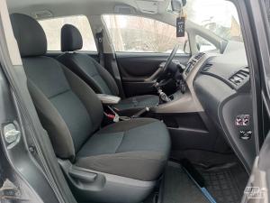 Toyota Verso 2010 in Siauliai, with an engine capacity of 2.00 L and mileage of 320 thousand km for 3300 €, photo 9 on AUTOMOTO.COM.LV