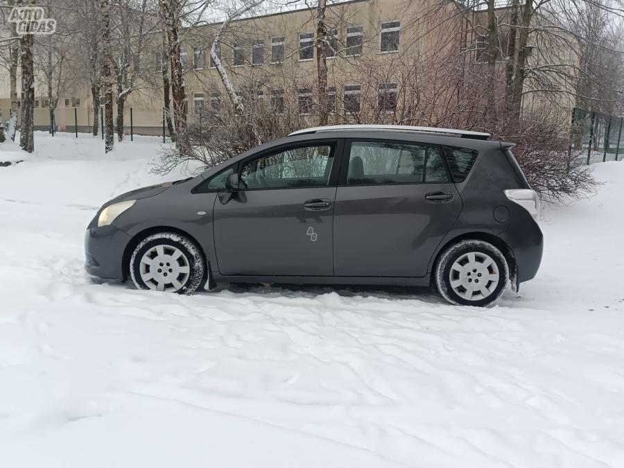 Toyota Verso 2010 in Siauliai, with an engine capacity of 2.00 L and mileage of 320 thousand km for 3300 €, photo 2 on AUTOMOTO.COM.LV