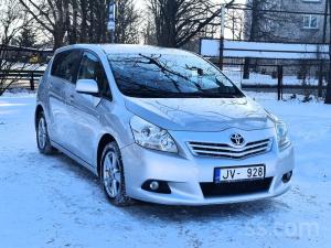 Toyota Verso 2010 in Riga, with an engine capacity of 2.00 L and mileage of 274 thousand km for 3800 €, photo 3 on AUTOMOTO.COM.LV