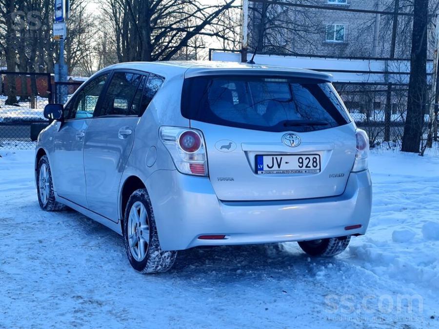 Toyota Verso 2010 in Riga, with an engine capacity of 2.00 L and mileage of 274 thousand km for 3800 €, photo 4 on AUTOMOTO.COM.LV