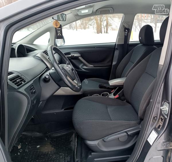 Toyota Verso 2010 Šauļi, ar dzinēja tilpumu 2.00 L un nobraukumu 3 tūkst. km par 3200 €, foto 10 vietnē AUTOMOTO.COM.LV