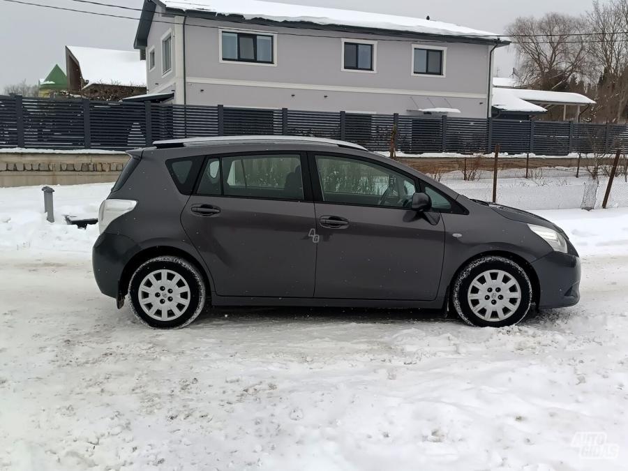 Toyota Verso 2010 Šauļi, ar dzinēja tilpumu 2.00 L un nobraukumu 300 tūkst. km par 3950 €, foto 2 vietnē AUTOMOTO.COM.LV
