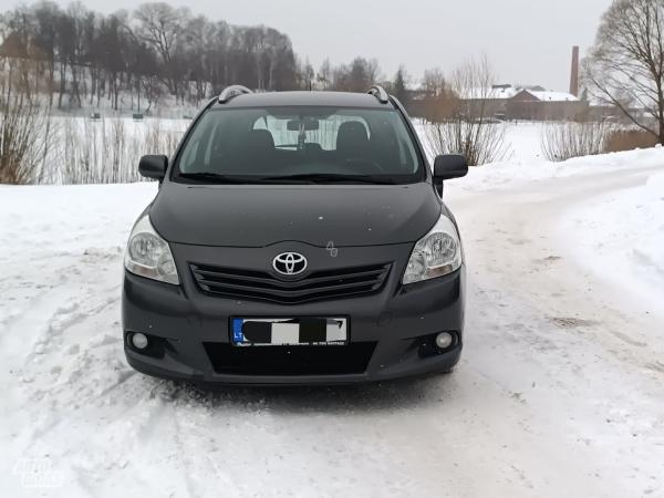 Toyota Verso 2010 in Siauliai, with an engine capacity of 2.00 L and mileage of 300 thousand km for 3950 €, photo 8 on AUTOMOTO.COM.LV