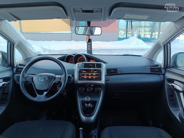 Toyota Verso 2010 in Siauliai, with an engine capacity of 2.00 L and mileage of 300 thousand km for 3950 €, photo 10 on AUTOMOTO.COM.LV