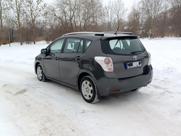 Toyota Verso 2010 in Siauliai, with an engine capacity of 2.00 L and mileage of 300 thousand km for 3900 €, photo 5 on AUTOMOTO.COM.LV