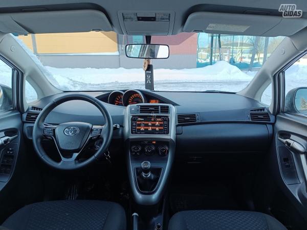 Toyota Verso 2010 in Siauliai, with an engine capacity of 2.00 L and mileage of 300 thousand km for 3900 €, photo 10 on AUTOMOTO.COM.LV