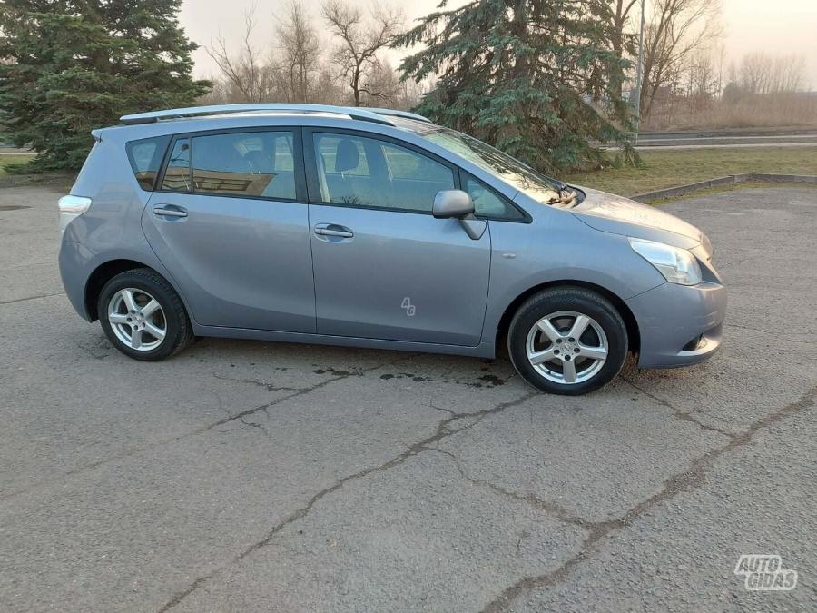 Toyota Verso 2010 Ukmergė, ar dzinēja tilpumu 2.00 L un nobraukumu 246 tūkst. km par 3550 €, foto 3 vietnē AUTOMOTO.COM.LV