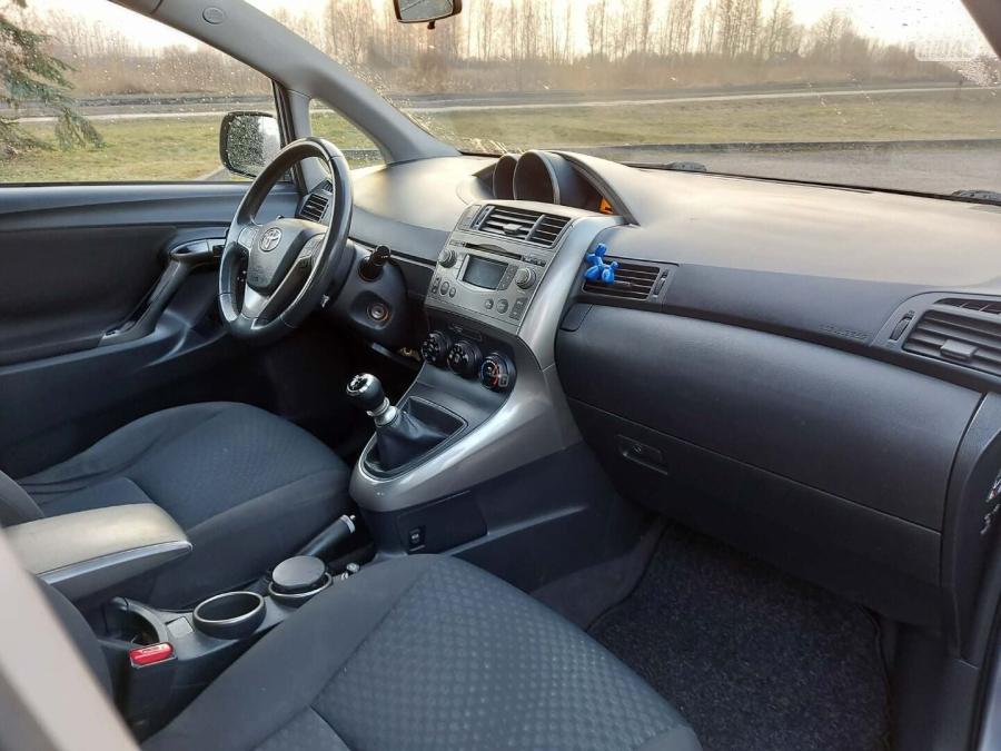 Toyota Verso 2010 Ukmergė, ar dzinēja tilpumu 2.00 L un nobraukumu 246 tūkst. km par 3550 €, foto 9 vietnē AUTOMOTO.COM.LV