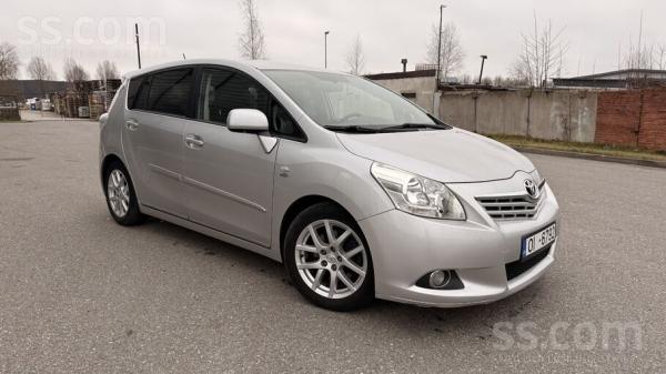 Toyota Verso 2010 in Liepaja, with an engine capacity of 2.20 L and mileage of 227 thousand km for 4650 €, photo 1 on AUTOMOTO.COM.LV