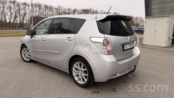 Toyota Verso 2010 in Liepaja, with an engine capacity of 2.20 L and mileage of 227 thousand km for 4650 €, photo 2 on AUTOMOTO.COM.LV