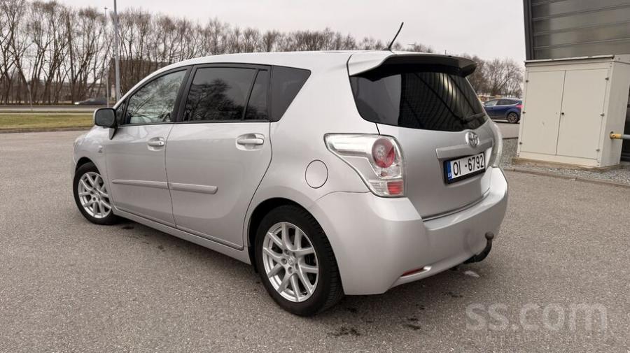 Toyota Verso 2010 in Liepaja, with an engine capacity of 2.20 L and mileage of 227 thousand km for 4650 €, photo 2 on AUTOMOTO.COM.LV