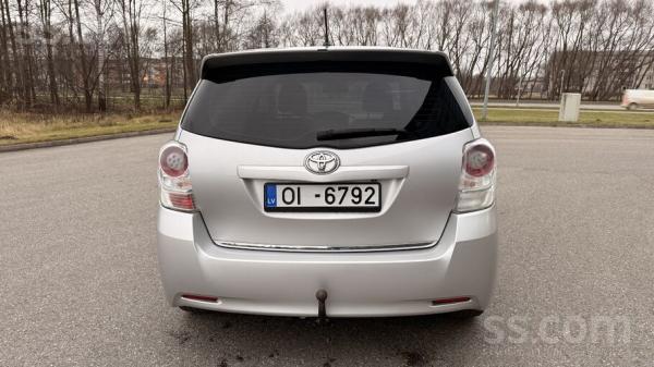 Toyota Verso 2010 in Liepaja, with an engine capacity of 2.20 L and mileage of 227 thousand km for 4650 €, photo 3 on AUTOMOTO.COM.LV