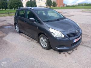Toyota Verso 2010 in Alytus, with an engine capacity of 2.00 L and mileage of 361 thousand km for 2850 €, photo 3 on AUTOMOTO.COM.LV
