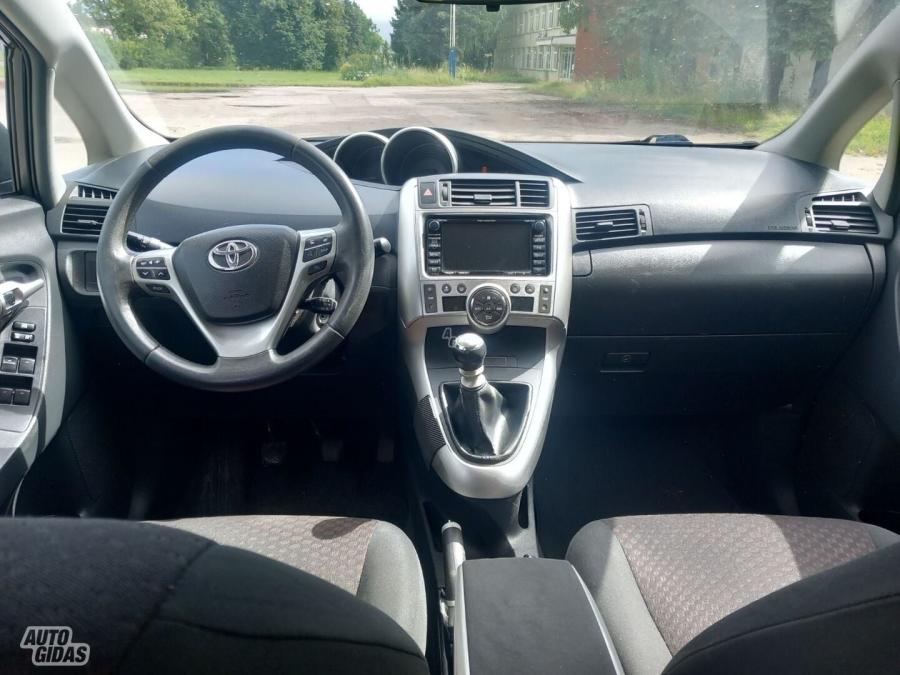 Toyota Verso 2010 in Alytus, with an engine capacity of 2.00 L and mileage of 361 thousand km for 2850 €, photo 7 on AUTOMOTO.COM.LV