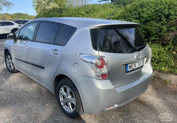 Toyota Verso 2010 in Silute, with an engine capacity of 2.00 L and mileage of 288 thousand km for 3800 €, photo 7 on AUTOMOTO.COM.LV
