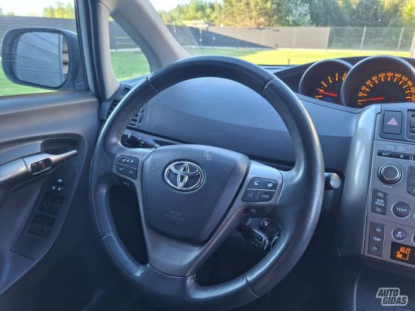 Toyota Verso 2010 in Silute, with an engine capacity of 2.00 L and mileage of 288 thousand km for 3800 €, photo 8 on AUTOMOTO.COM.LV