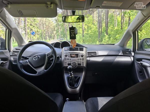 Toyota Verso 2010 Ukmergė, ar dzinēja tilpumu 2.00 L un nobraukumu 244 tūkst. km par 3100 €, foto 6 vietnē AUTOMOTO.COM.LV