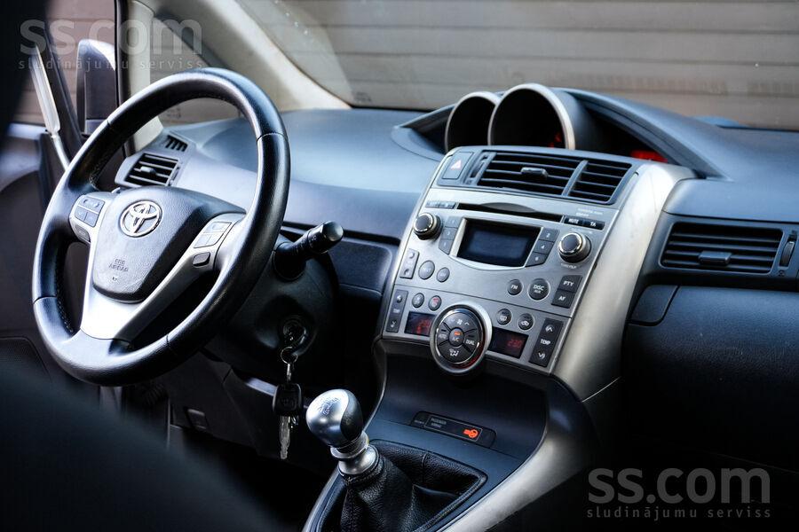 Toyota Verso 2010 Rīga, ar dzinēja tilpumu 2.00 L un nobraukumu 220 tūkst. km par 2990 €, foto 6 vietnē AUTOMOTO.COM.LV