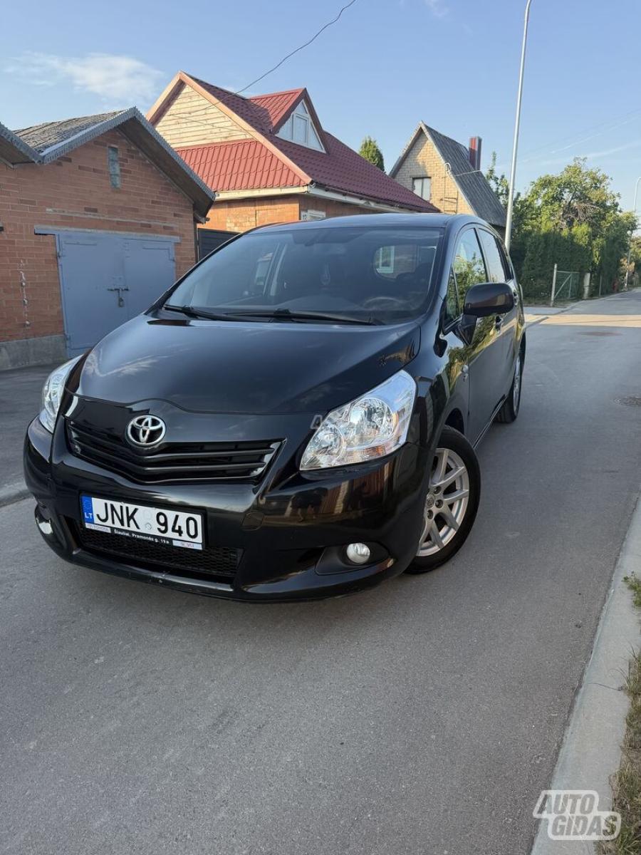 Toyota Verso 2010 in Klaipeda, with an engine capacity of 2.20 L and mileage of 320 thousand km for 4000 €, photo 1 on AUTOMOTO.COM.LV