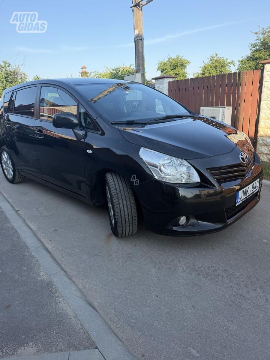 Toyota Verso 2010 in Klaipeda, with an engine capacity of 2.20 L and mileage of 320 thousand km for 4000 €, photo 3 on AUTOMOTO.COM.LV