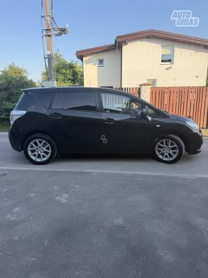 Toyota Verso 2010 in Klaipeda, with an engine capacity of 2.20 L and mileage of 320 thousand km for 4000 €, photo 4 on AUTOMOTO.COM.LV