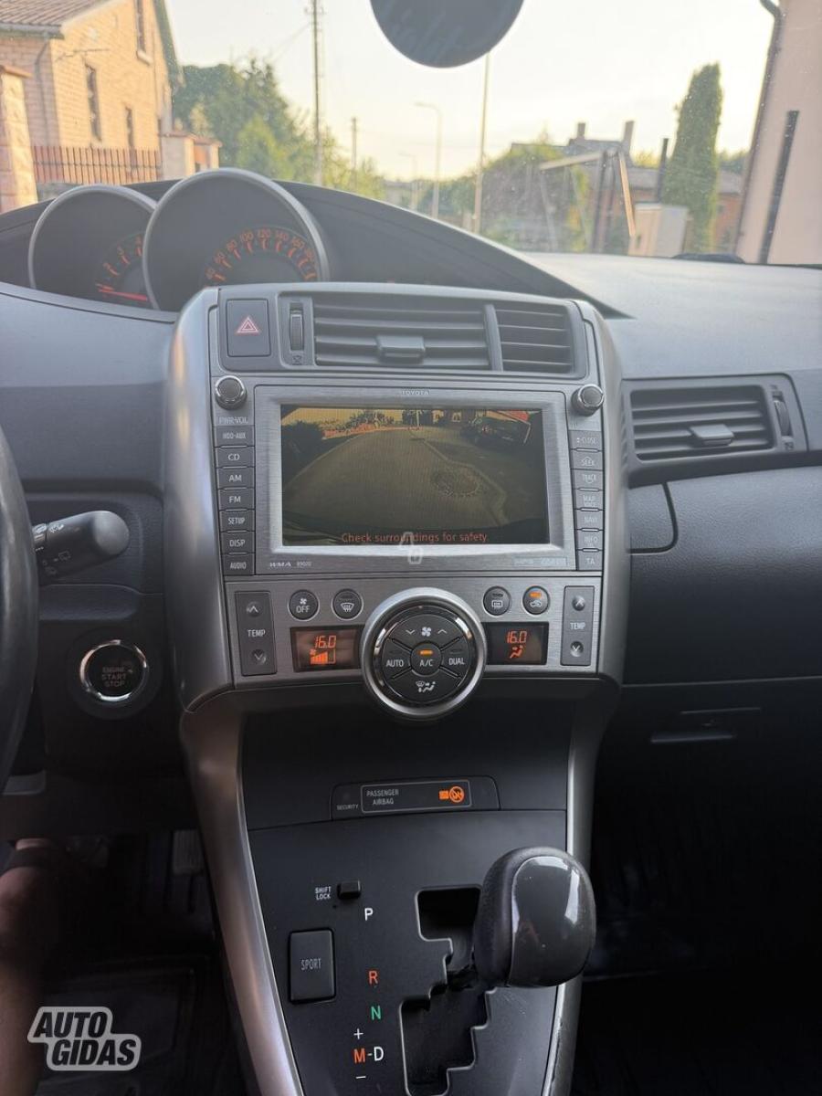 Toyota Verso 2010 in Klaipeda, with an engine capacity of 2.20 L and mileage of 320 thousand km for 4000 €, photo 10 on AUTOMOTO.COM.LV