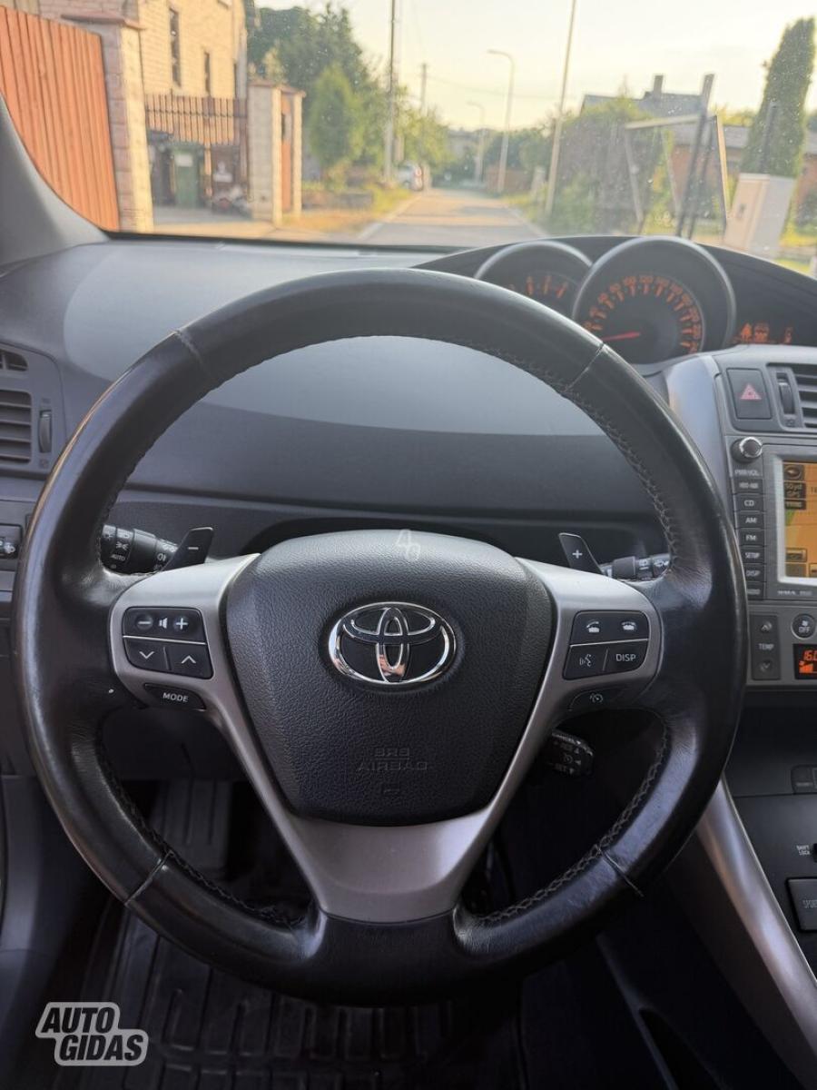 Toyota Verso 2010 in Klaipeda, with an engine capacity of 2.20 L and mileage of 320 thousand km for 4000 €, photo 12 on AUTOMOTO.COM.LV