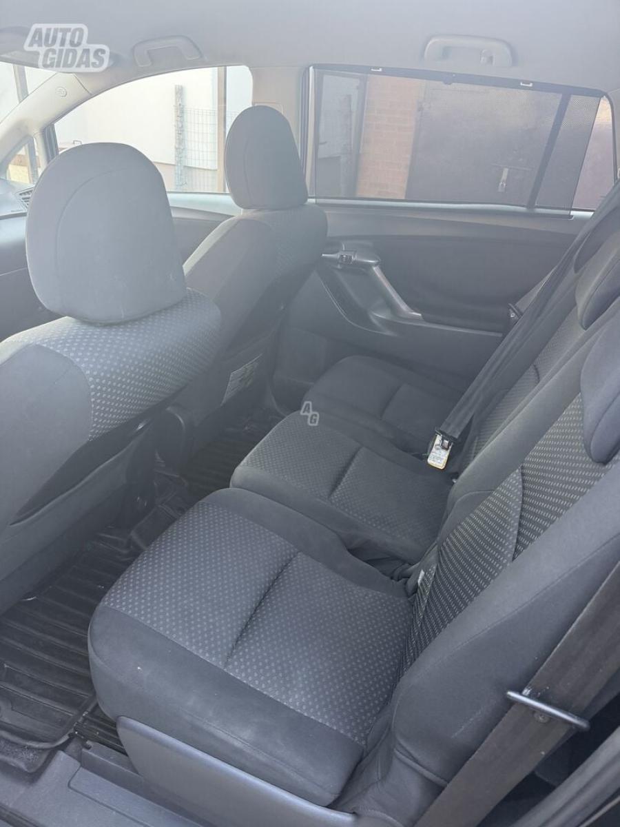 Toyota Verso 2010 in Klaipeda, with an engine capacity of 2.20 L and mileage of 320 thousand km for 4000 €, photo 15 on AUTOMOTO.COM.LV